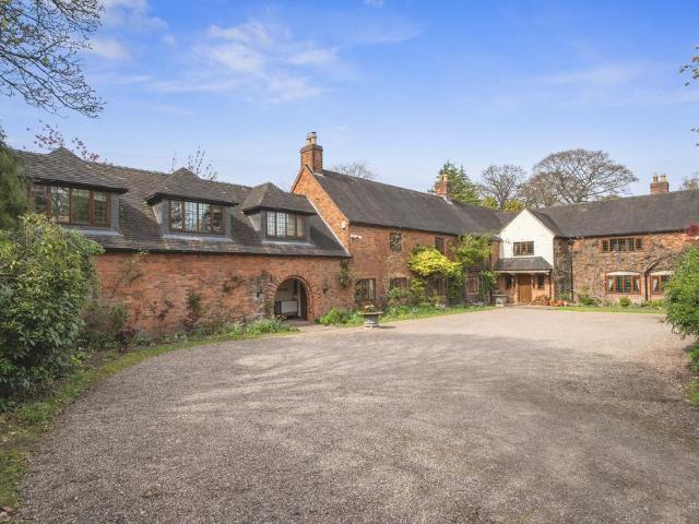 6 bedroom detached house for sale