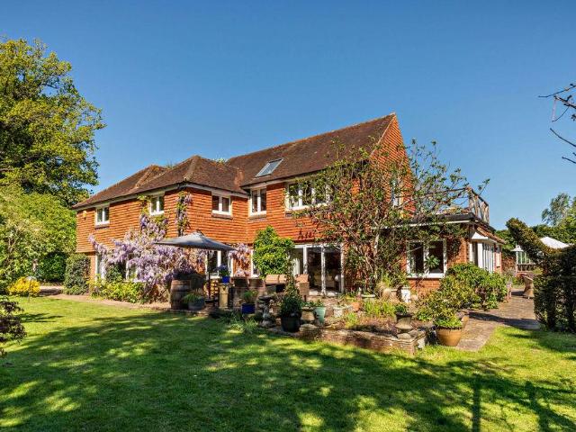 6 bedroom detached house for sale