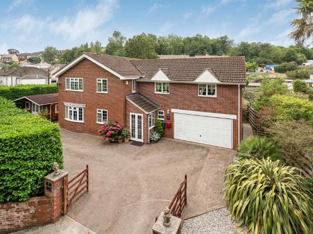 6 bedroom detached house for sale