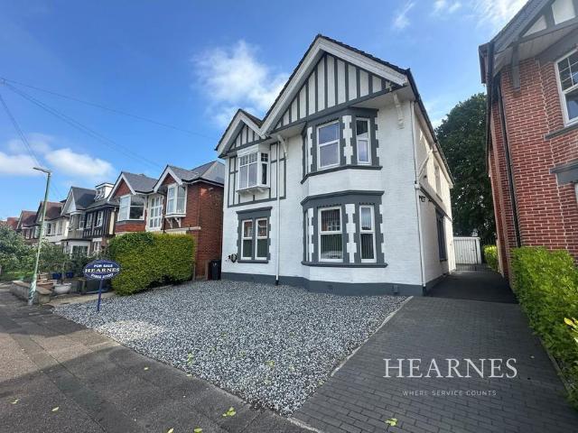 6 bedroom detached house for sale