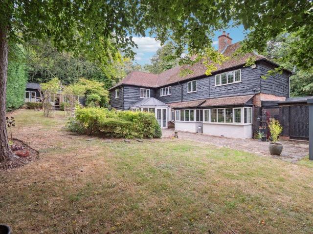 6 bedroom detached house for sale