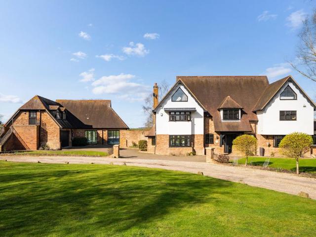 6 bedroom detached house for sale