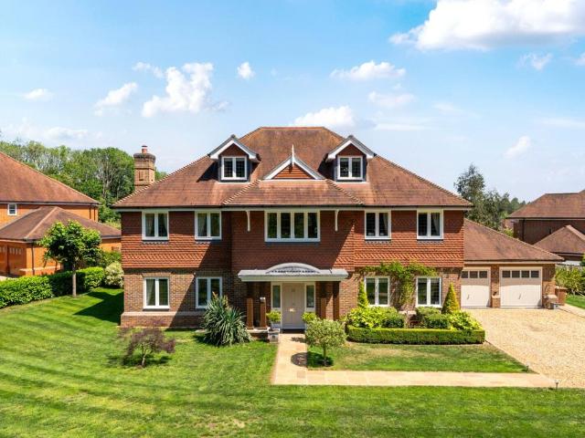 6 bedroom detached house for sale