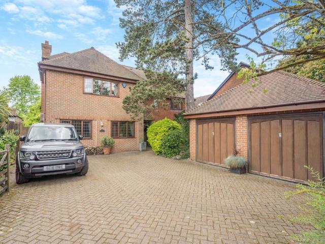 6 bedroom detached house for sale