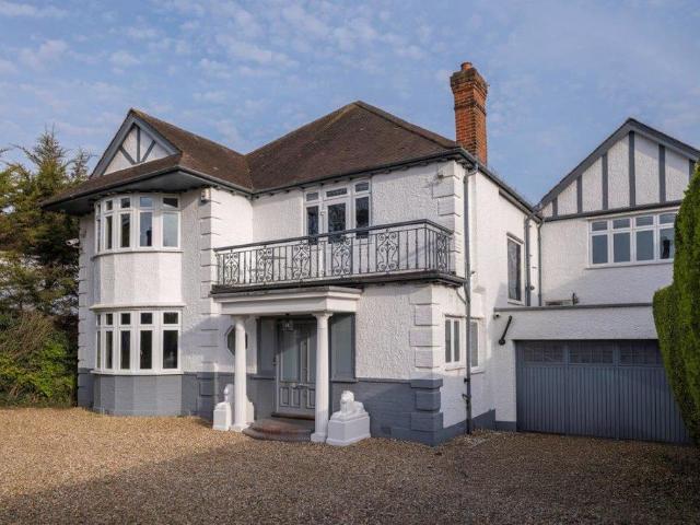 6 bedroom detached house for sale