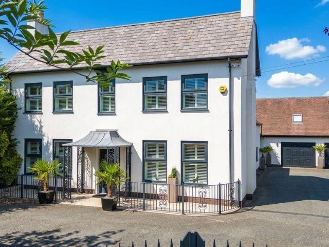 6 bedroom detached house for sale