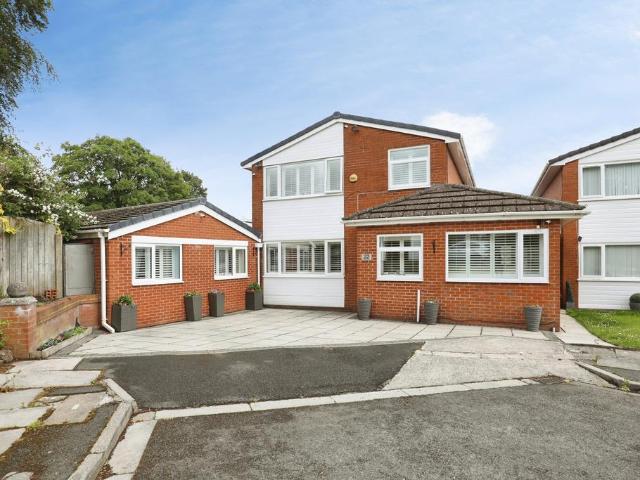 6 bedroom detached house for sale