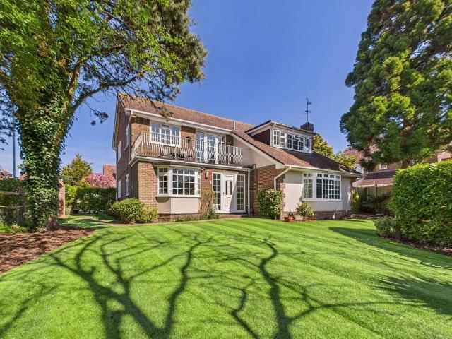 6 bedroom detached house for sale
