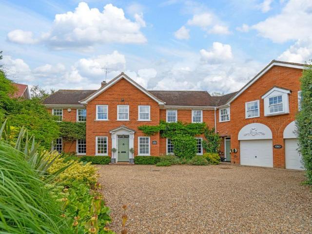 6 bedroom detached house for sale