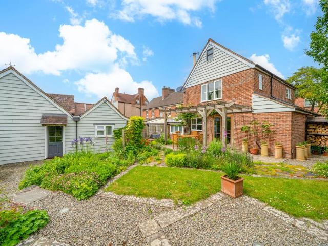 6 bedroom detached house for sale