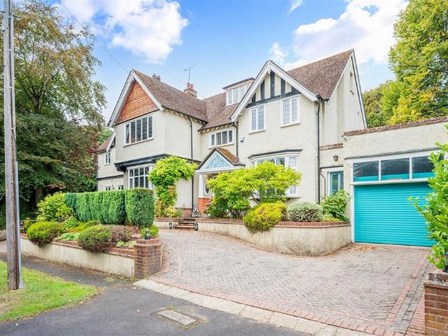 6 bedroom detached house for sale