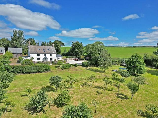 6 bedroom detached house for sale
