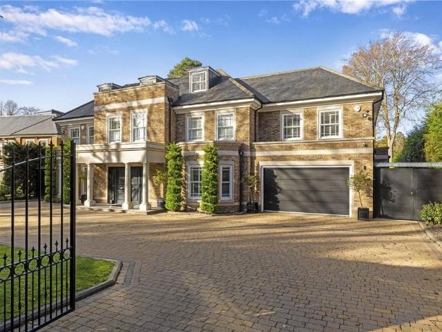 6 bedroom detached house for sale