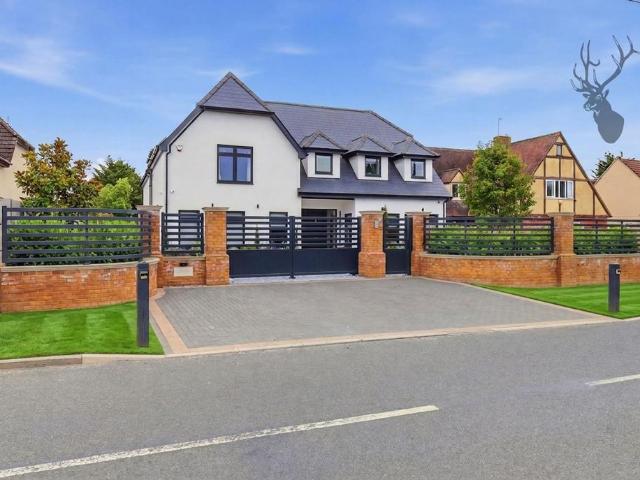 6 bedroom detached house for sale