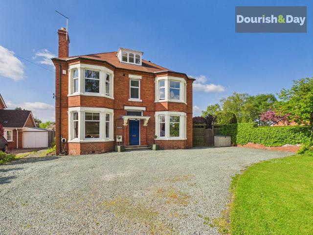 6 bedroom detached house for sale