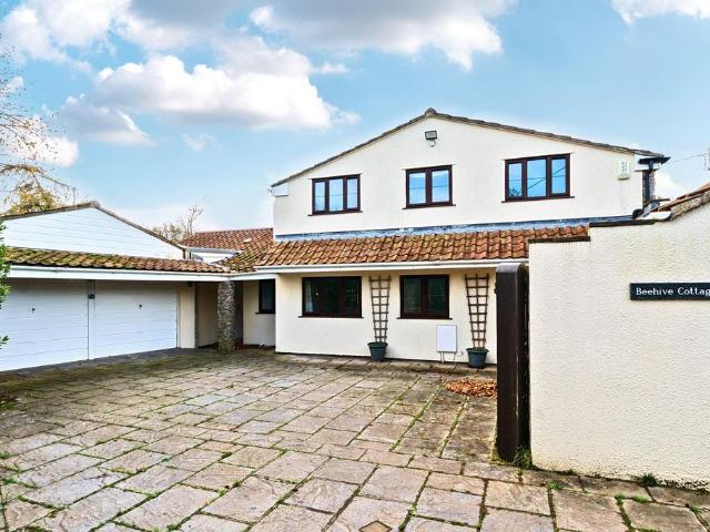 6 bedroom detached house for sale