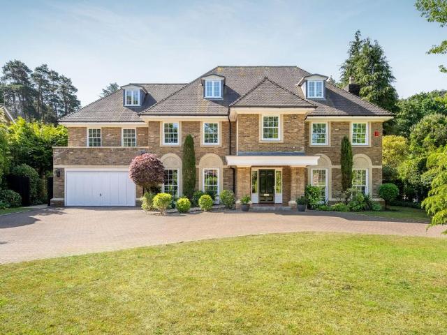 6 bedroom detached house for sale