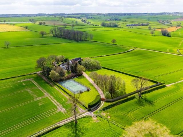 6 bedroom detached house for sale