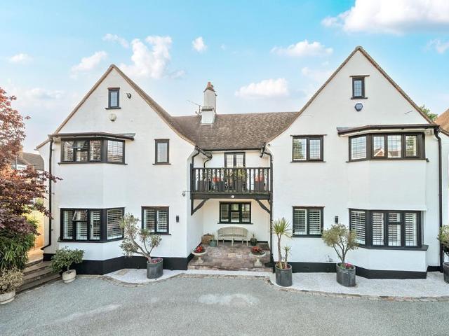 6 bedroom detached house for sale