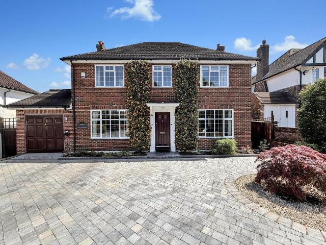 6 bedroom detached house for sale