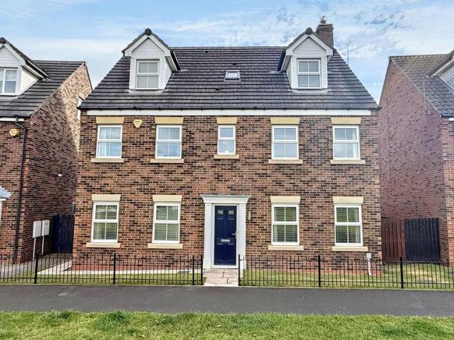 6 bedroom detached house for sale