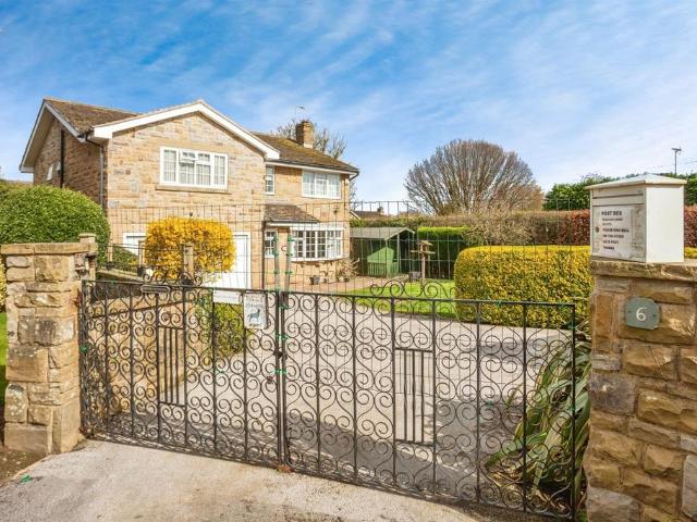 6 bedroom detached house for sale