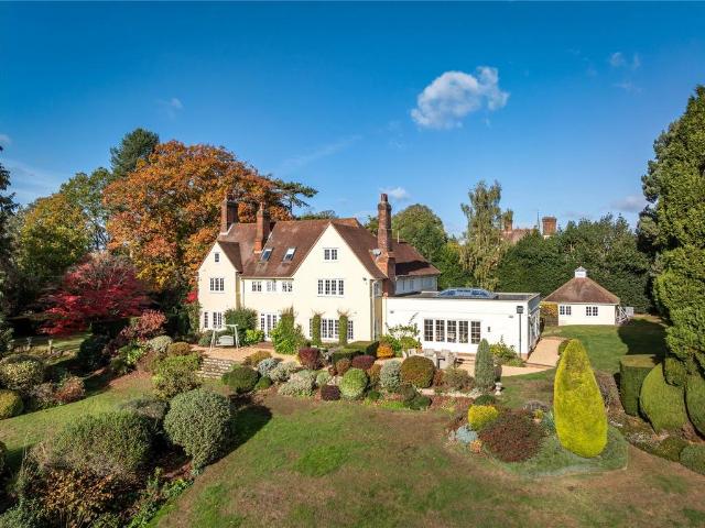 6 bedroom detached house for sale