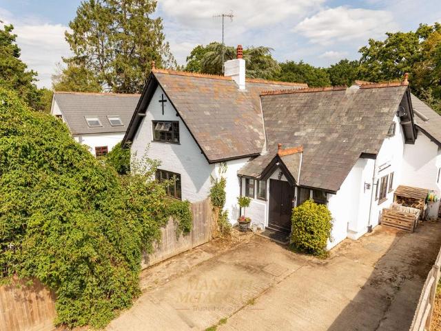 6 bedroom detached house for sale
