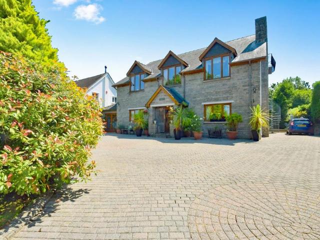 6 bedroom detached house for sale