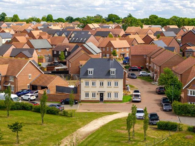 6 bedroom detached house for sale