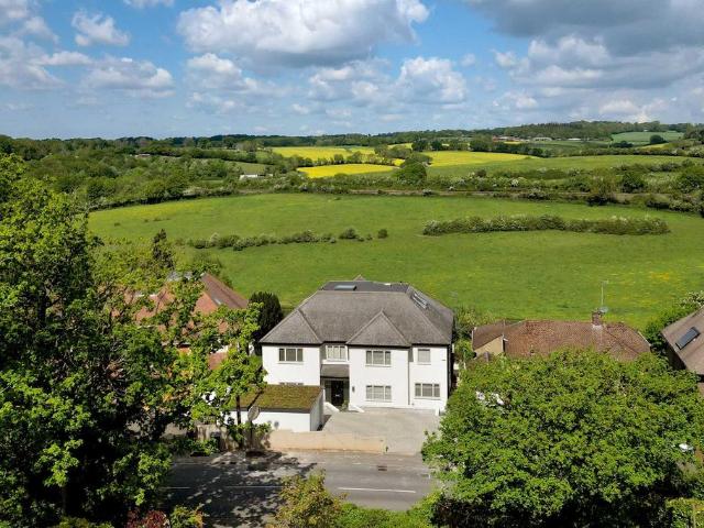 6 bedroom detached house for sale
