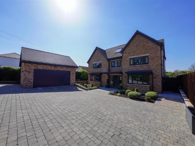 6 bedroom detached house for sale