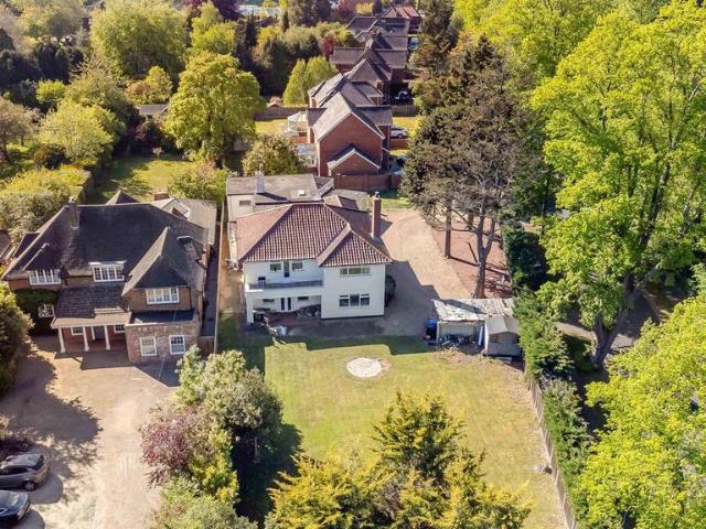 6 bedroom detached house for sale