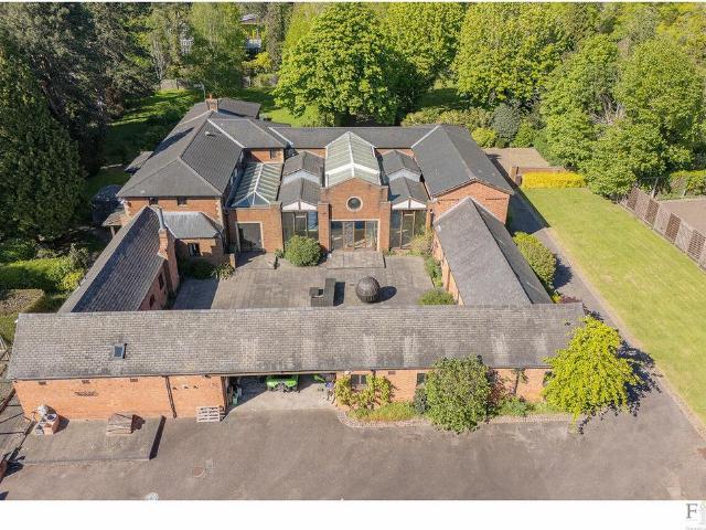 6 bedroom detached house for sale
