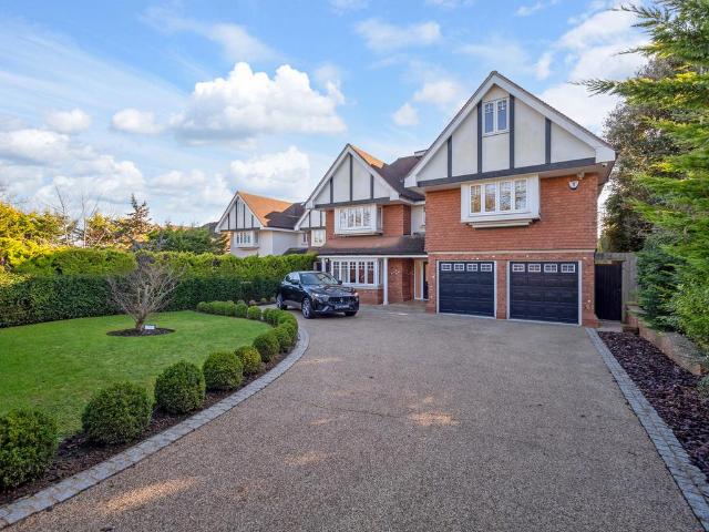 6 bedroom detached house for sale