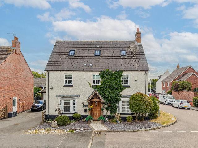 6 bedroom detached house for sale