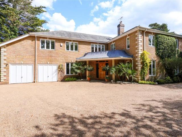 6 bedroom detached house for sale