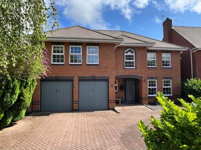 6 bedroom detached house for sale