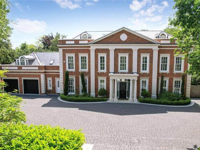 6 bedroom detached house for sale