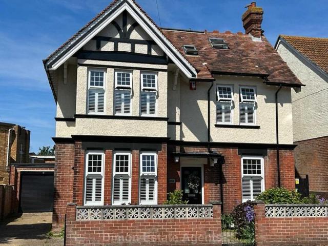 6 bedroom detached house for sale
