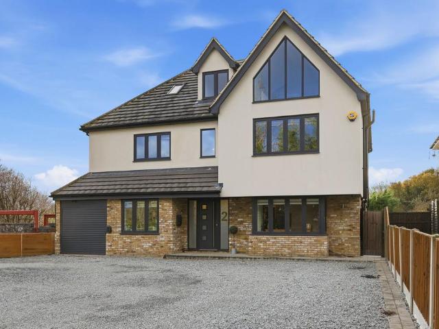 6 bedroom detached house for sale