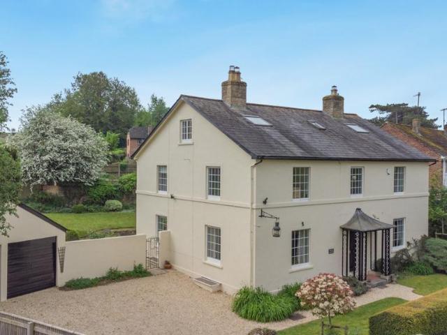 6 bedroom detached house for sale