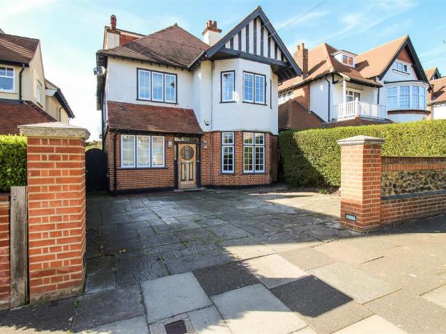 6 bedroom detached house for sale