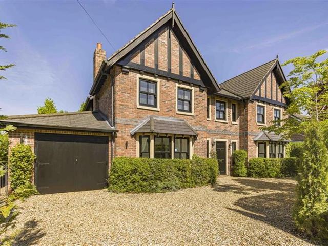 6 bedroom detached house for sale