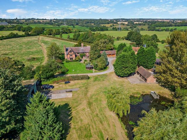 6 bedroom detached house for sale