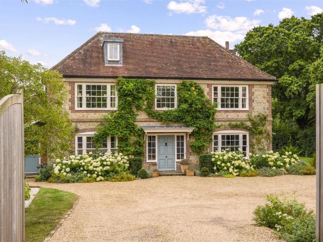6 bedroom detached house for sale