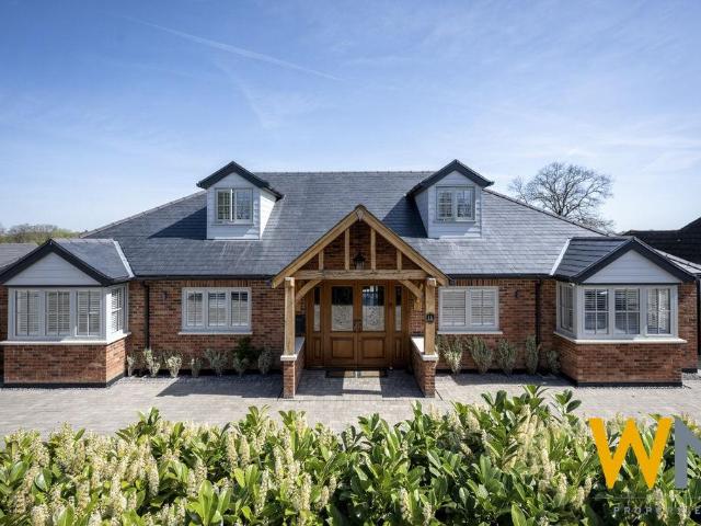 6 bedroom detached house for sale