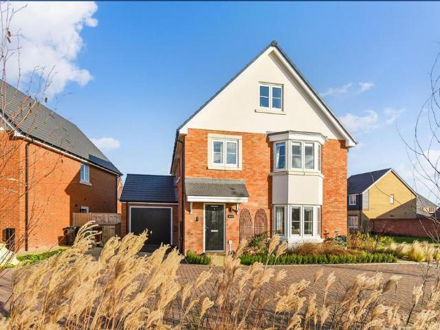 6 bedroom detached house for sale
