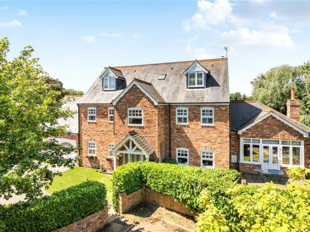 6 bedroom detached house for sale