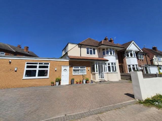 6 bedroom detached house for sale